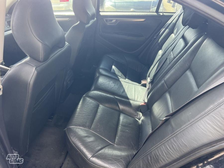 Black Volvo S60 2004 in Siauliai, with an engine capacity of 2.40 L and mileage of 0 thousand km for 799 €, photo 19 on AUTOMOTO.COM.LV