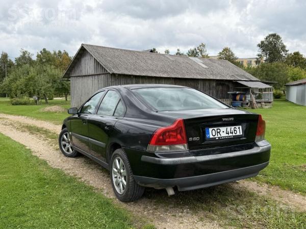 Melns Volvo S60 2004 Gulbene, ar dzinēja tilpumu 2.40 L un nobraukumu 442 tūkst. km par 1200 €, foto 3 vietnē AUTOMOTO.COM.LV