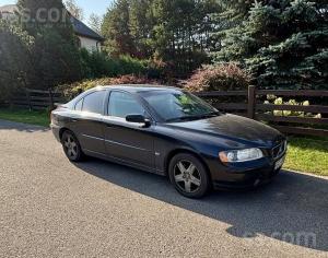 Melns Volvo S60 2004 Rīga, ar dzinēja tilpumu 2.40 L un nobraukumu 424 tūkst. km par 1250 €, foto  vietnē AUTOMOTO.COM.LV