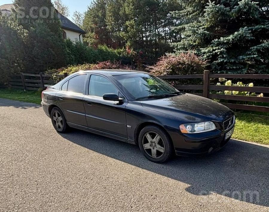 Melns Volvo S60 2004 Rīga, ar dzinēja tilpumu 2.40 L un nobraukumu 424 tūkst. km par 1150 €, foto 1 vietnē AUTOMOTO.COM.LV