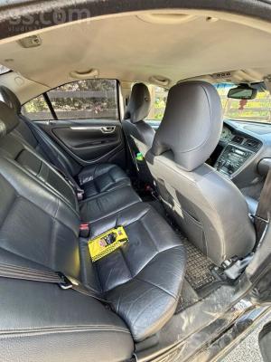 Melns Volvo S60 2004 Rīga, ar dzinēja tilpumu 2.40 L un nobraukumu 424 tūkst. km par 1150 €, foto 3 vietnē AUTOMOTO.COM.LV