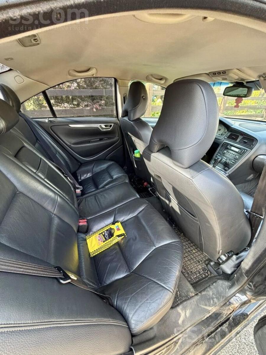 Melns Volvo S60 2004 Rīga, ar dzinēja tilpumu 2.40 L un nobraukumu 424 tūkst. km par 1150 €, foto 3 vietnē AUTOMOTO.COM.LV