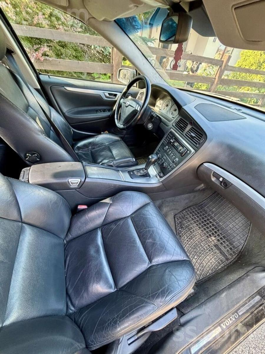 Melns Volvo S60 2004 Rīga, ar dzinēja tilpumu 2.40 L un nobraukumu 424 tūkst. km par 1150 €, foto 4 vietnē AUTOMOTO.COM.LV