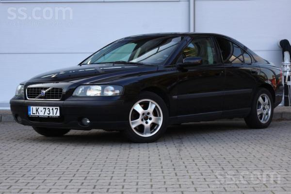 Black Volvo S60 2004 in Riga, with an engine capacity of 2.40 L and mileage of 290 thousand km for 1495 €, photo 1 on AUTOMOTO.COM.LV