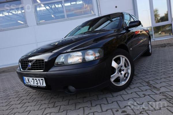 Black Volvo S60 2004 in Riga, with an engine capacity of 2.40 L and mileage of 290 thousand km for 1495 €, photo 3 on AUTOMOTO.COM.LV