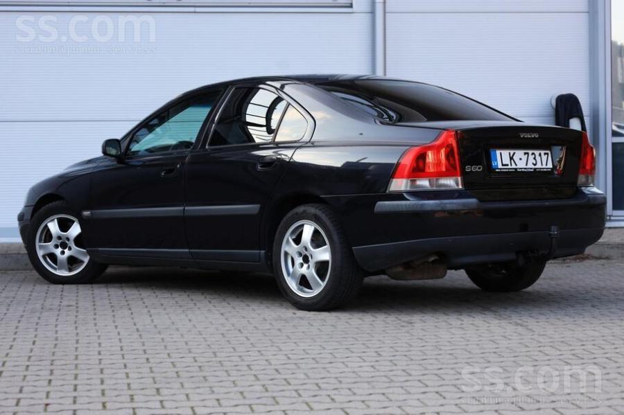 Black Volvo S60 2004 in Riga, with an engine capacity of 2.40 L and mileage of 290 thousand km for 1495 €, photo 5 on AUTOMOTO.COM.LV
