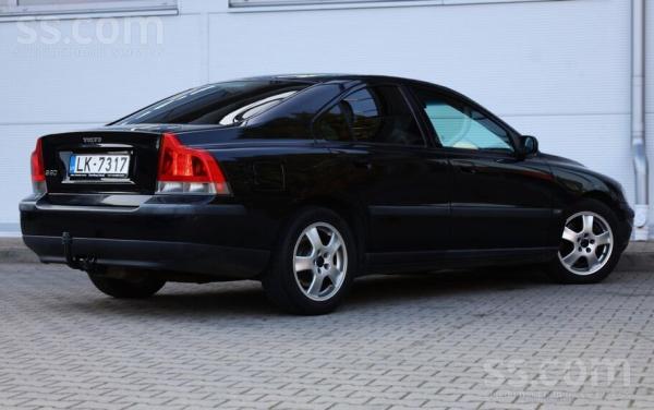 Black Volvo S60 2004 in Riga, with an engine capacity of 2.40 L and mileage of 290 thousand km for 1495 €, photo 6 on AUTOMOTO.COM.LV