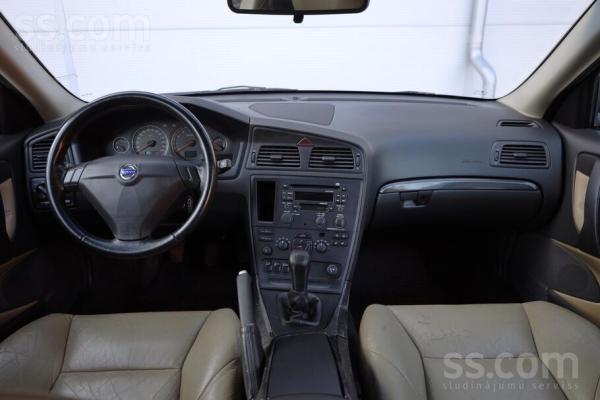 Black Volvo S60 2004 in Riga, with an engine capacity of 2.40 L and mileage of 290 thousand km for 1495 €, photo 7 on AUTOMOTO.COM.LV