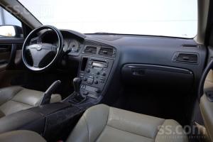Black Volvo S60 2004 in Riga, with an engine capacity of 2.40 L and mileage of 290 thousand km for 1495 €, photo 11 on AUTOMOTO.COM.LV