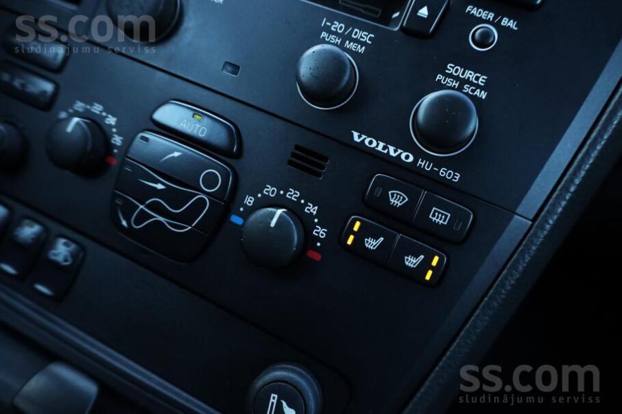 Black Volvo S60 2004 in Riga, with an engine capacity of 2.40 L and mileage of 290 thousand km for 1495 €, photo 16 on AUTOMOTO.COM.LV