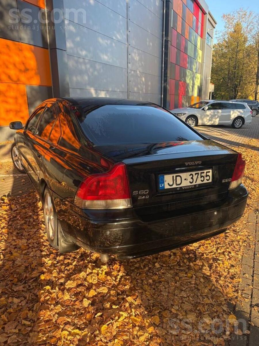 Melns Volvo S60 2004 Bauska, ar dzinēja tilpumu 2.40 L un nobraukumu 405 tūkst. km par 1550 €, foto 4 vietnē AUTOMOTO.COM.LV