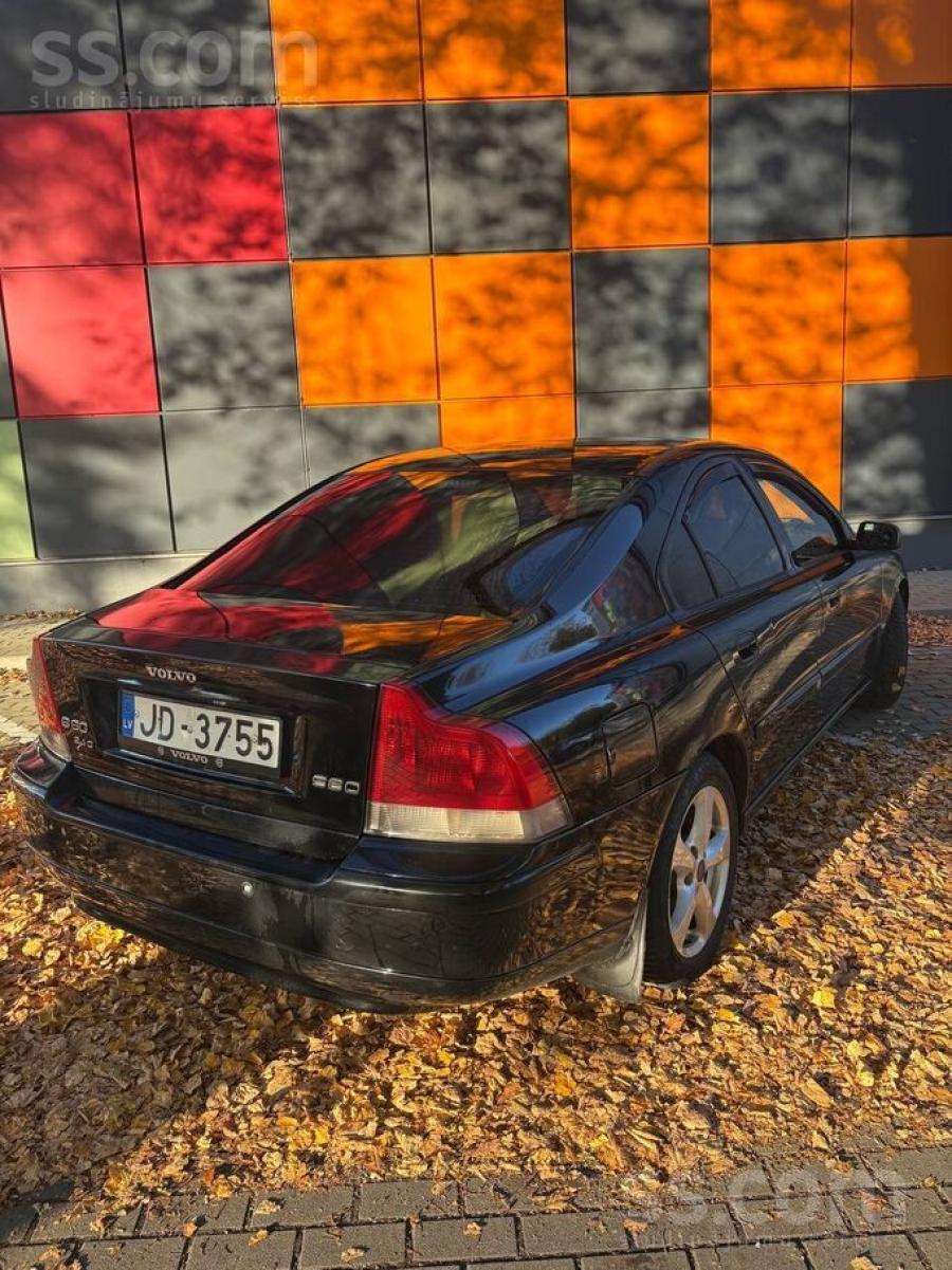 Melns Volvo S60 2004 Bauska, ar dzinēja tilpumu 2.40 L un nobraukumu 405 tūkst. km par 1550 €, foto 5 vietnē AUTOMOTO.COM.LV