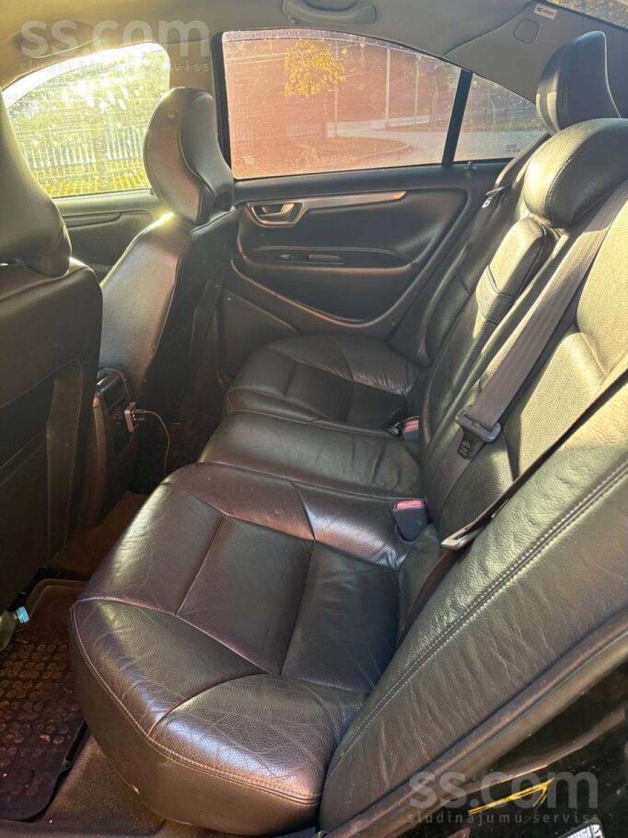 Melns Volvo S60 2004 Bauska, ar dzinēja tilpumu 2.40 L un nobraukumu 405 tūkst. km par 1550 €, foto 7 vietnē AUTOMOTO.COM.LV