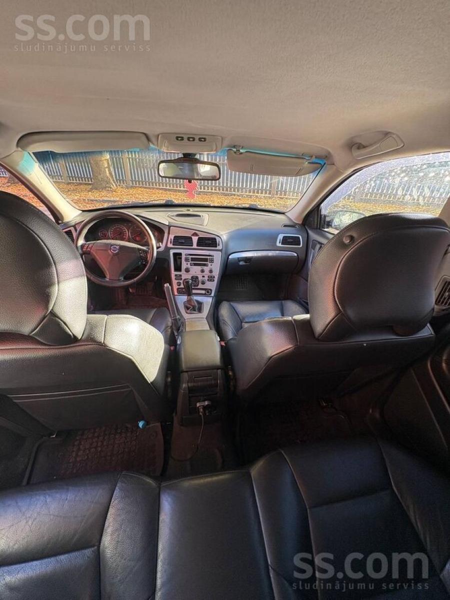 Melns Volvo S60 2004 Bauska, ar dzinēja tilpumu 2.40 L un nobraukumu 405 tūkst. km par 1550 €, foto 8 vietnē AUTOMOTO.COM.LV