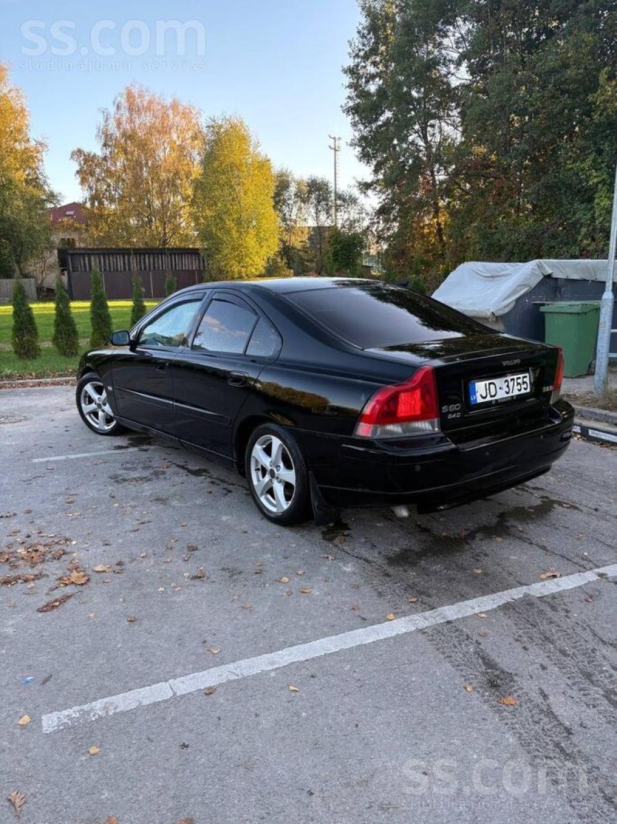 Melns Volvo S60 2004 Bauska, ar dzinēja tilpumu 2.40 L un nobraukumu 405 tūkst. km par 1550 €, foto 14 vietnē AUTOMOTO.COM.LV