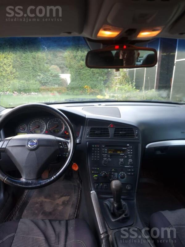 Melns Volvo S60 2004 Kuldīga, ar dzinēja tilpumu 2.50 L un nobraukumu 253 tūkst. km par 1200 €, foto 5 vietnē AUTOMOTO.COM.LV