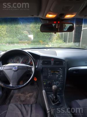 Melns Volvo S60 2004 Kuldīga, ar dzinēja tilpumu 2.50 L un nobraukumu 253 tūkst. km par 1200 €, foto 5 vietnē AUTOMOTO.COM.LV