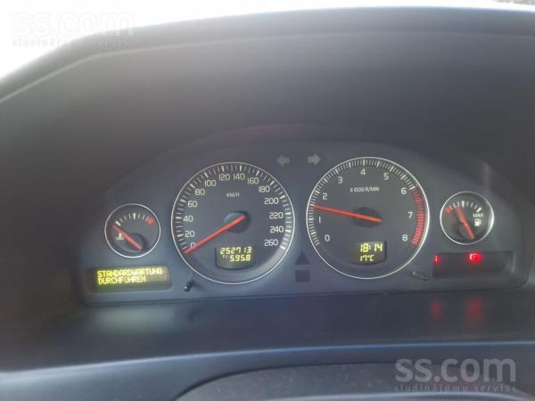 Melns Volvo S60 2004 Kuldīga, ar dzinēja tilpumu 2.50 L un nobraukumu 253 tūkst. km par 1200 €, foto 7 vietnē AUTOMOTO.COM.LV
