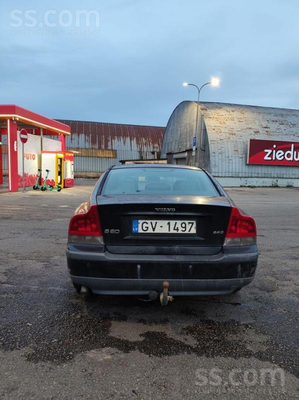 Melns Volvo S60 2004 Rīga, ar dzinēja tilpumu 2.40 L un nobraukumu 404 tūkst. km par 1199 €, foto 5 vietnē AUTOMOTO.COM.LV