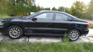 Black Volvo S60 2004 in Ukmerge, with an engine capacity of 2.40 L and mileage of 433 thousand km for 500 €, photo  on AUTOMOTO.COM.LV