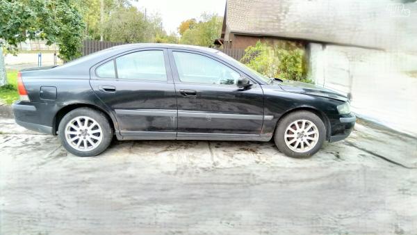 Melns Volvo S60 2004 Ukmergė, ar dzinēja tilpumu 2.40 L un nobraukumu 433 tūkst. km par 500 €, foto 4 vietnē AUTOMOTO.COM.LV
