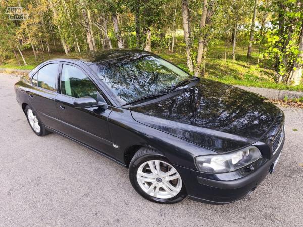 Black Volvo S60 2004 in Taurage, with an engine capacity of 2.40 L and mileage of 329 thousand km for 1650 €, photo 3 on AUTOMOTO.COM.LV