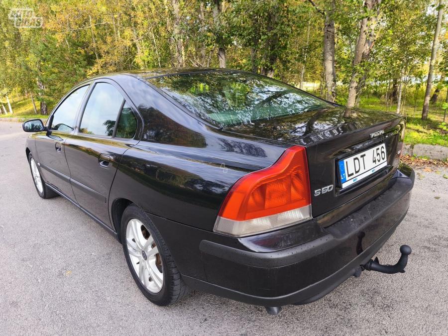 Black Volvo S60 2004 in Taurage, with an engine capacity of 2.40 L and mileage of 329 thousand km for 1650 €, photo 4 on AUTOMOTO.COM.LV