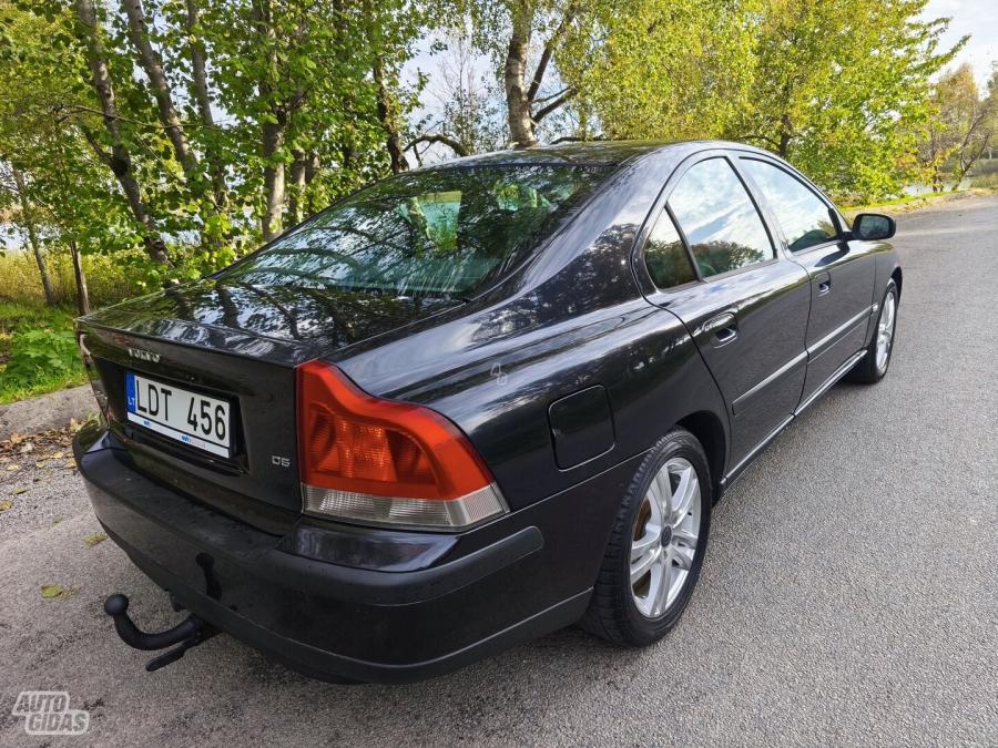 Black Volvo S60 2004 in Taurage, with an engine capacity of 2.40 L and mileage of 329 thousand km for 1650 €, photo 5 on AUTOMOTO.COM.LV