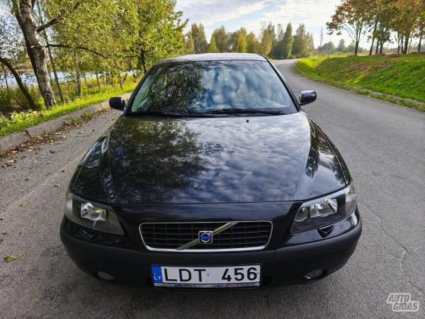 Black Volvo S60 2004 in Taurage, with an engine capacity of 2.40 L and mileage of 329 thousand km for 1650 €, photo 6 on AUTOMOTO.COM.LV