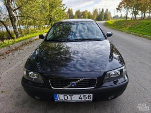 Black Volvo S60 2004 in Taurage, with an engine capacity of 2.40 L and mileage of 329 thousand km for 1650 €, photo 6 on AUTOMOTO.COM.LV