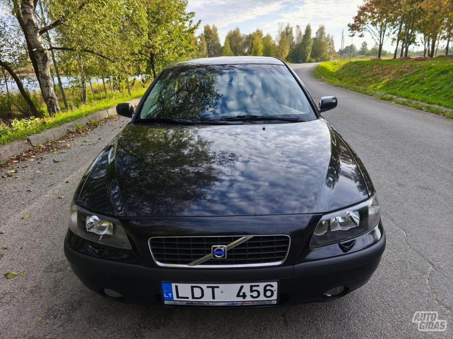 Black Volvo S60 2004 in Taurage, with an engine capacity of 2.40 L and mileage of 329 thousand km for 1650 €, photo 6 on AUTOMOTO.COM.LV