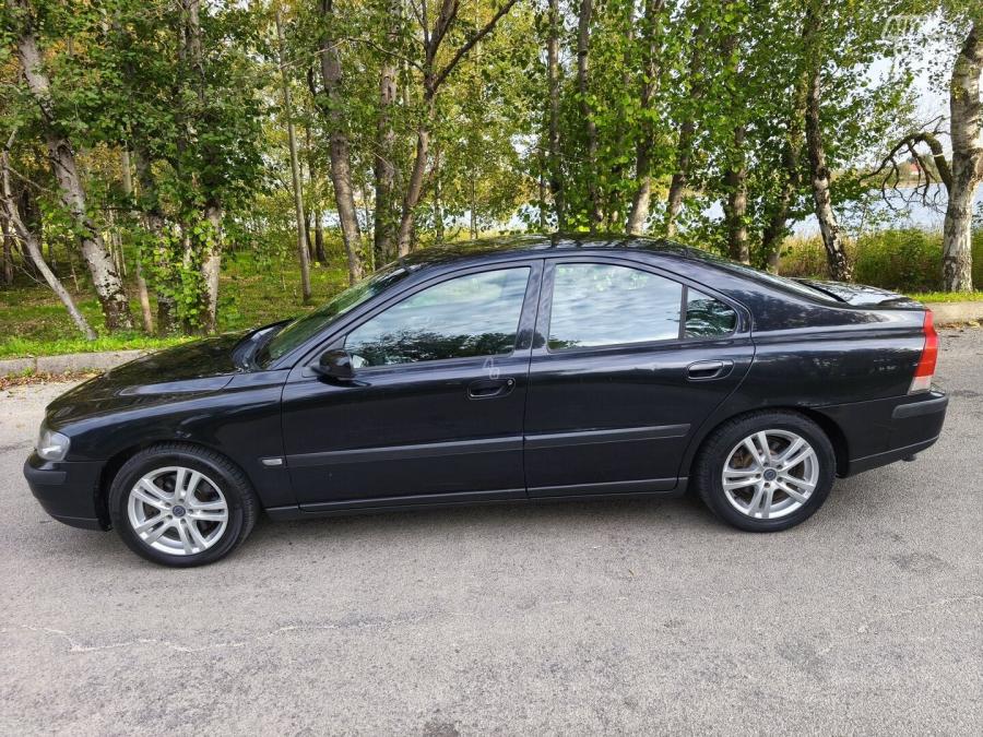 Black Volvo S60 2004 in Taurage, with an engine capacity of 2.40 L and mileage of 329 thousand km for 1650 €, photo 8 on AUTOMOTO.COM.LV