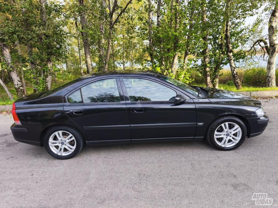 Black Volvo S60 2004 in Taurage, with an engine capacity of 2.40 L and mileage of 329 thousand km for 1650 €, photo 9 on AUTOMOTO.COM.LV
