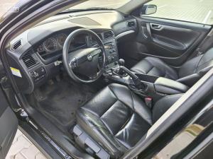 Black Volvo S60 2004 in Taurage, with an engine capacity of 2.40 L and mileage of 329 thousand km for 1650 €, photo 12 on AUTOMOTO.COM.LV