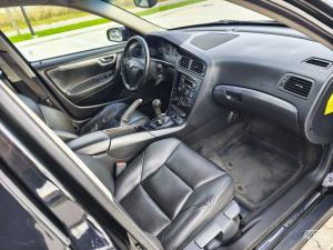 Black Volvo S60 2004 in Taurage, with an engine capacity of 2.40 L and mileage of 329 thousand km for 1650 €, photo 13 on AUTOMOTO.COM.LV