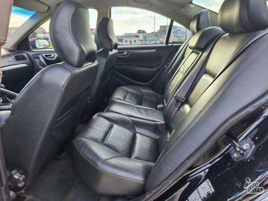 Black Volvo S60 2004 in Taurage, with an engine capacity of 2.40 L and mileage of 329 thousand km for 1650 €, photo 15 on AUTOMOTO.COM.LV