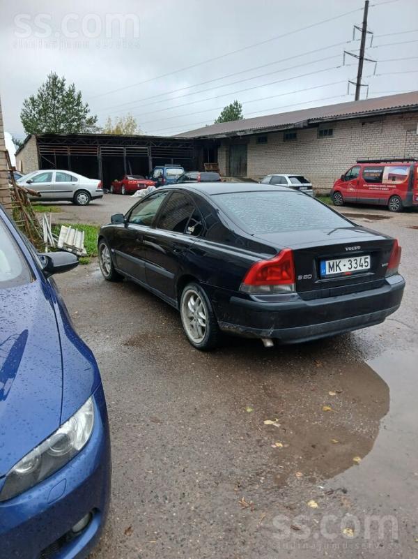 Volvo S60 2004 in Ogre on AUTOMOTO.COM.LV Black Volvo S60 2004 in Ogre, with an engine capacity of 2.40 L and mileage of 353 thousand km for 500 €, photo 3 on AUTOMOTO.COM.LV