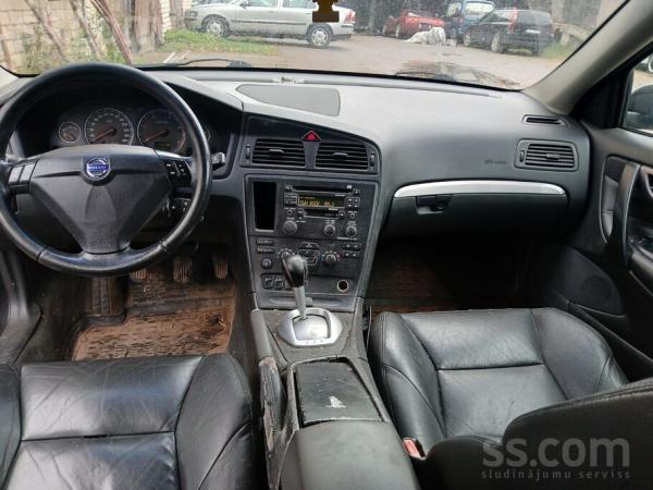 Volvo S60 2004 in Ogre on AUTOMOTO.COM.LV Black Volvo S60 2004 in Ogre, with an engine capacity of 2.40 L and mileage of 353 thousand km for 500 €, photo 5 on AUTOMOTO.COM.LV