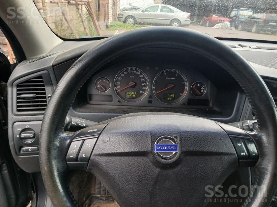 Melns Volvo S60 2004 Ogre, ar dzinēja tilpumu 2.40 L un nobraukumu 353 tūkst. km par 500 €, foto 6 vietnē AUTOMOTO.COM.LV