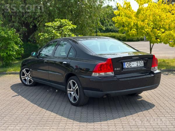 Melns Volvo S60 2005 Rīga, ar dzinēja tilpumu 2.40 L un nobraukumu 0 tūkst. km par 2490 €, foto 3 vietnē AUTOMOTO.COM.LV