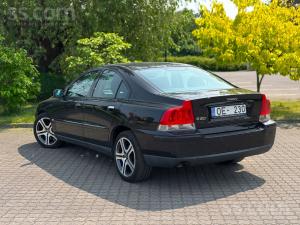 Melns Volvo S60 2005 Rīga, ar dzinēja tilpumu 2.40 L un nobraukumu 0 tūkst. km par 2490 €, foto 3 vietnē AUTOMOTO.COM.LV