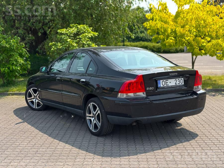 Melns Volvo S60 2005 Rīga, ar dzinēja tilpumu 2.40 L un nobraukumu 0 tūkst. km par 2490 €, foto 3 vietnē AUTOMOTO.COM.LV