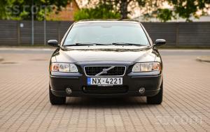 Black Volvo S60 2005 in Jelgava, with an engine capacity of 2.40 L and mileage of 0 thousand km for 2800 €, photo 2 on AUTOMOTO.COM.LV