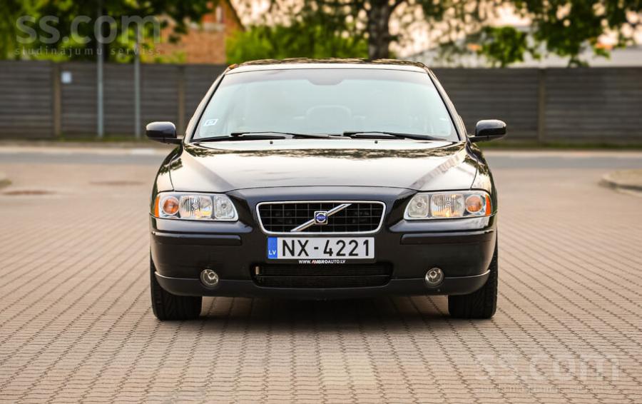 Black Volvo S60 2005 in Jelgava, with an engine capacity of 2.40 L and mileage of 0 thousand km for 2800 €, photo 2 on AUTOMOTO.COM.LV