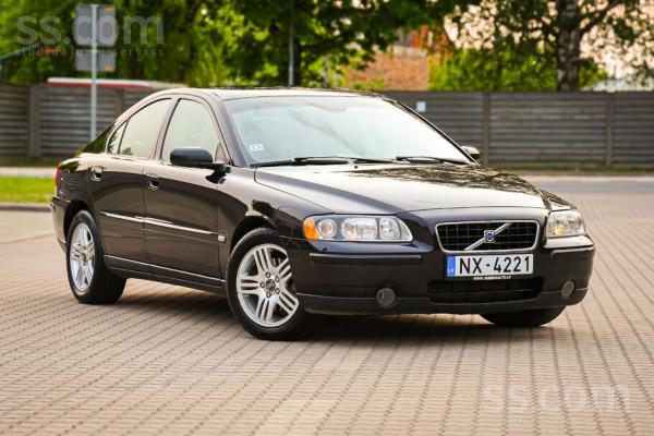 Melns Volvo S60 2005 Jelgava, ar dzinēja tilpumu 2.40 L un nobraukumu 0 tūkst. km par 2800 €, foto 3 vietnē AUTOMOTO.COM.LV