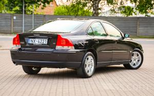 Black Volvo S60 2005 in Jelgava, with an engine capacity of 2.40 L and mileage of 0 thousand km for 2800 €, photo 5 on AUTOMOTO.COM.LV