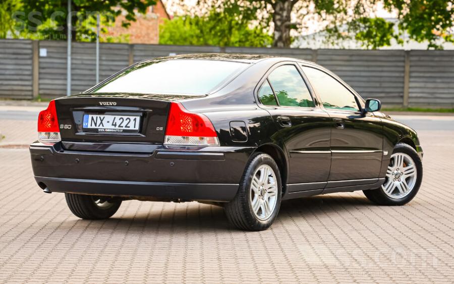 Black Volvo S60 2005 in Jelgava, with an engine capacity of 2.40 L and mileage of 0 thousand km for 2800 €, photo 5 on AUTOMOTO.COM.LV