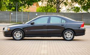 Black Volvo S60 2005 in Jelgava, with an engine capacity of 2.40 L and mileage of 0 thousand km for 2800 €, photo 8 on AUTOMOTO.COM.LV