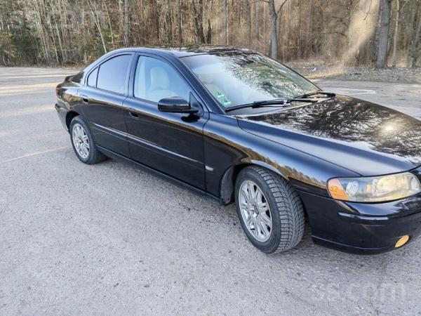 Melns Volvo S60 2005 Jēkabpils, ar dzinēja tilpumu 2.40 L un nobraukumu 278 tūkst. km par 2500 €, foto 3 vietnē AUTOMOTO.COM.LV