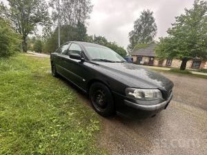 Black Volvo S60 2005 in Cesis, with an engine capacity of 2.40 L and mileage of 416 thousand km for 5300 €, photo 1 on AUTOMOTO.COM.LV